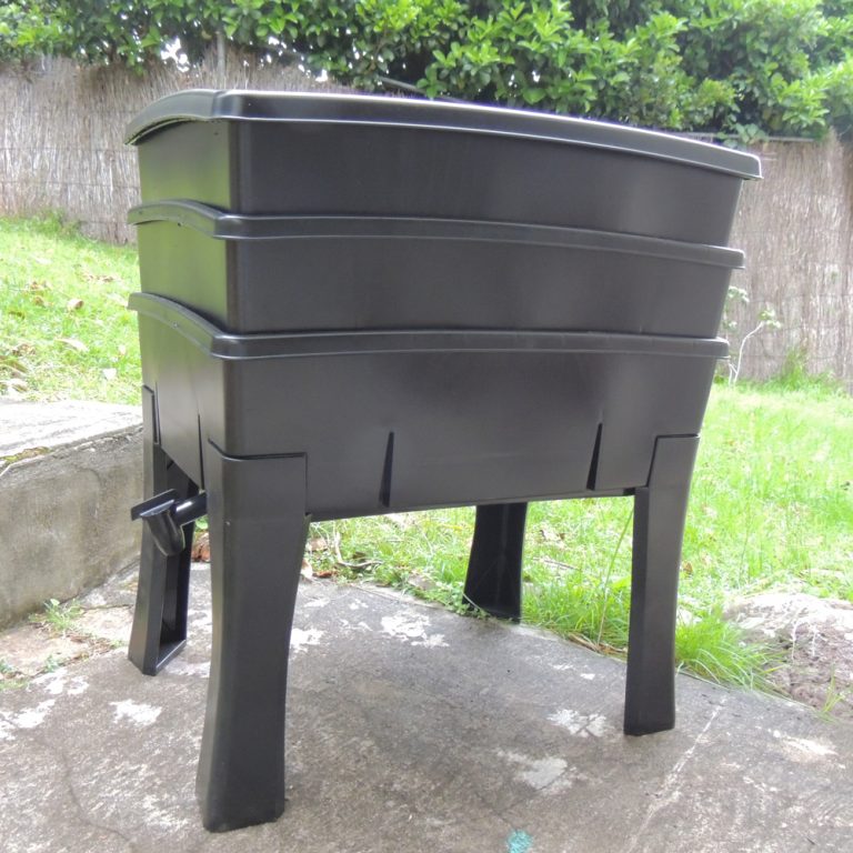 Starting a Worm Farm - Modern Teaching Blog